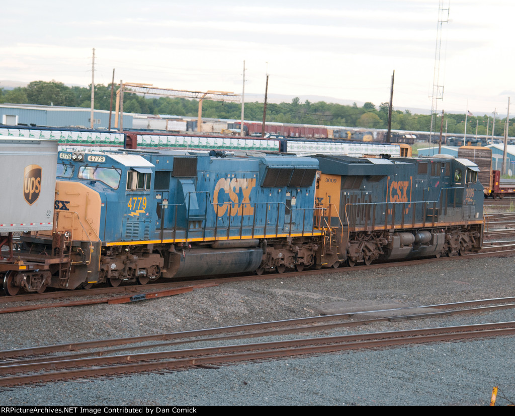 CSXT 3009 & CSX 4779